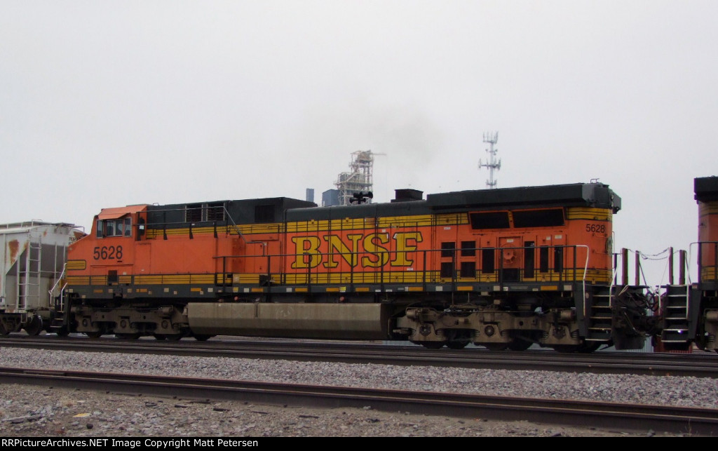 BNSF 5628